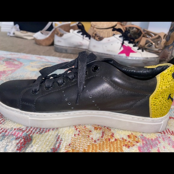 Lola Cruz | Shoes | Lola Cruz Black Sneakers | Poshmark